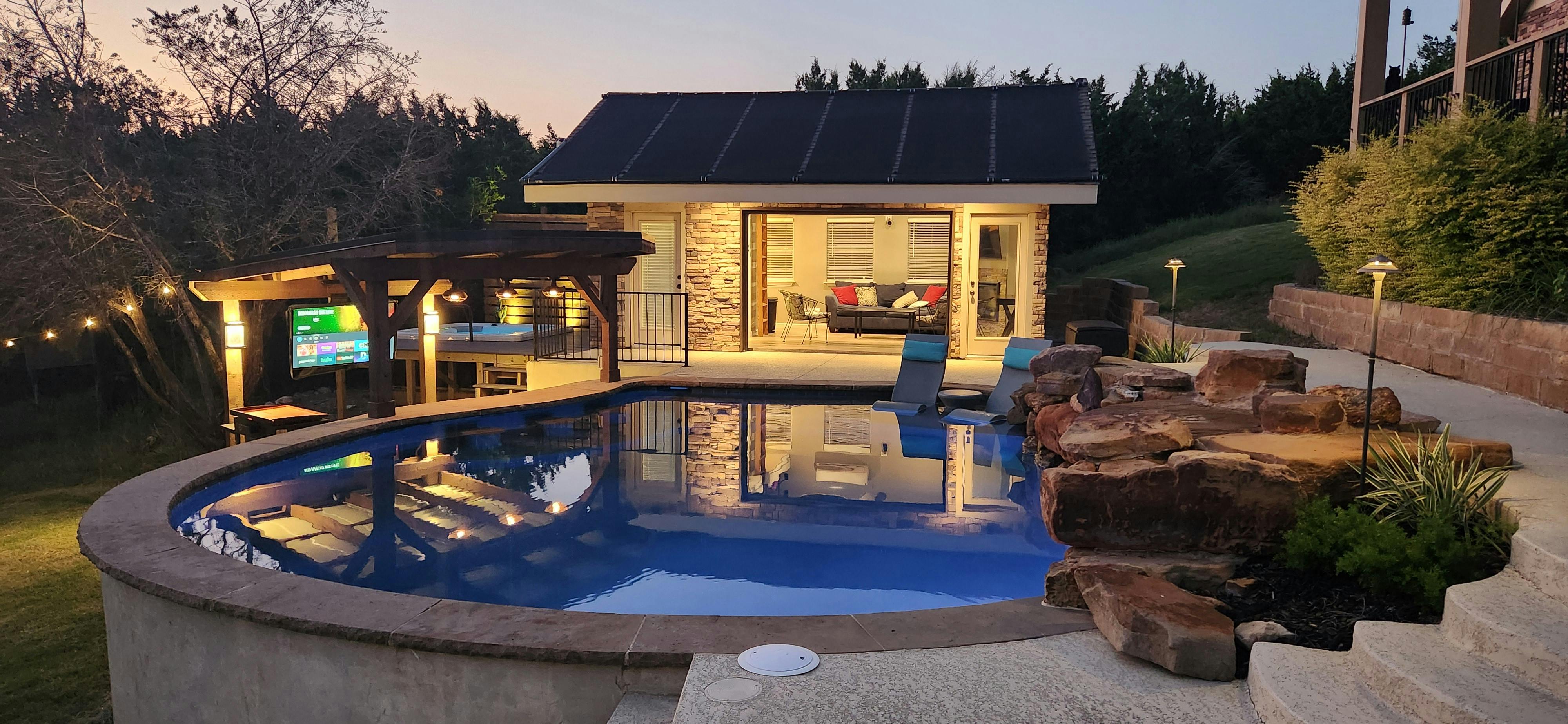 Private Pool House & Swim Up Bar - Private Pool in Dripping Springs